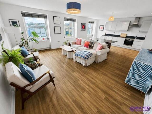 2 bedroom apartment for sale in The Crescent, The Hoe, PL1