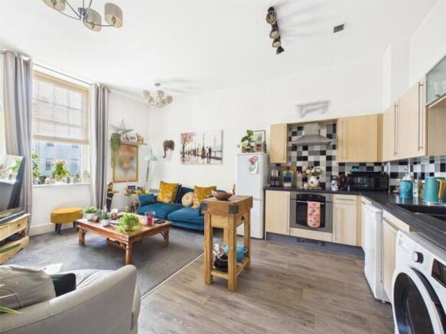 2 bedroom apartment for sale in The Crescent, Gloucester, Gloucestershire, GL1