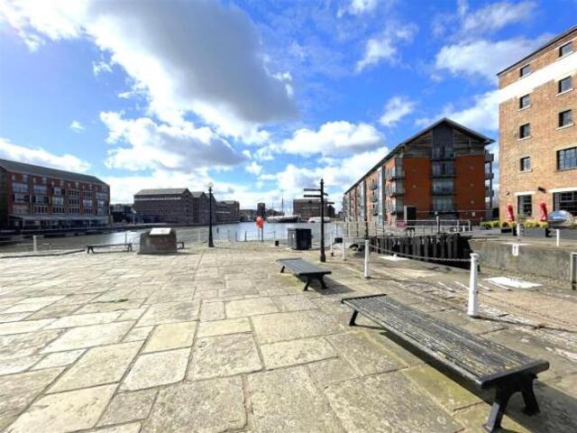 2 bedroom apartment for sale in The Docks, Gloucester, GL1