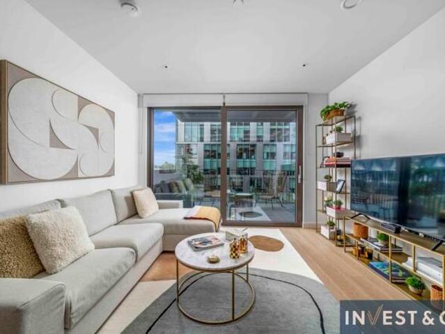 2 bedroom apartment for sale in The Modern, Embassy Gardens SW11
