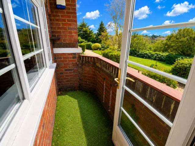 2 bedroom apartment for sale in The Mount, Luton, Bedfordshire, LU3 1BU, LU3