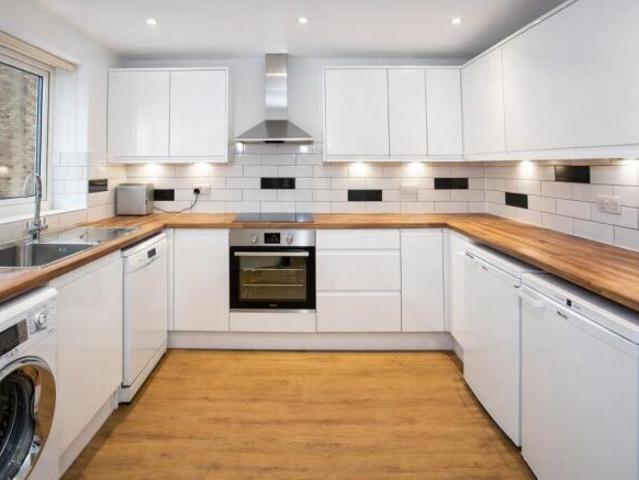 2 bedroom apartment for sale in The Ridgeway, St. Albans, Hertfordshire, AL4