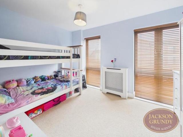 2 bedroom apartment for sale in The Square, Upton, NN5 4EZ, NN5
