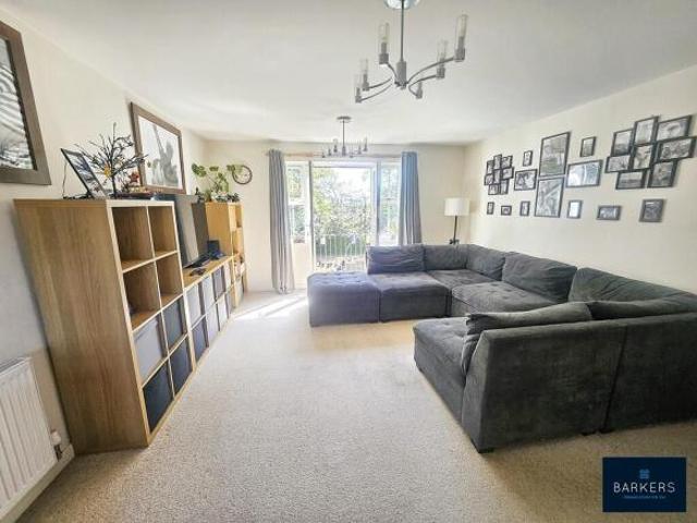 2 bedroom apartment for sale in Threelands, Birkenshaw, BD11