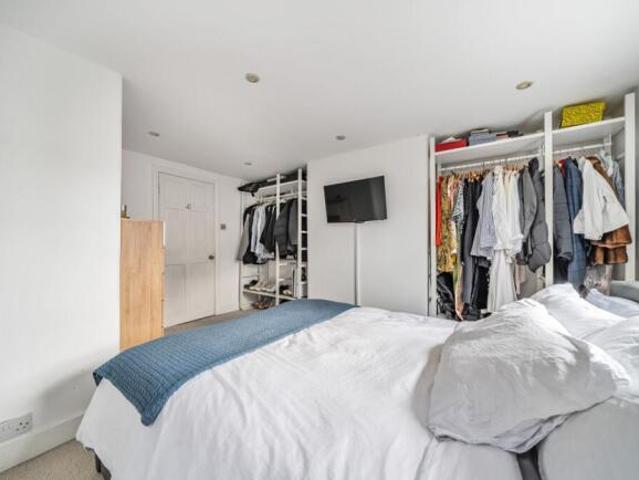 2 bedroom apartment for sale in Thurlow Park Road, London, SE21