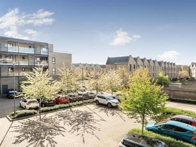 2 bedroom apartment for sale in Tranquil Lane, Harrow, HA2