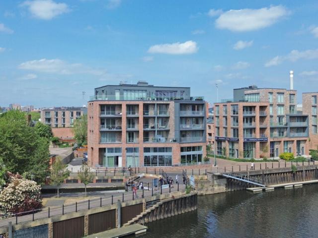2 bedroom apartment for sale in Trent Bridge View, Nottingham, NG2