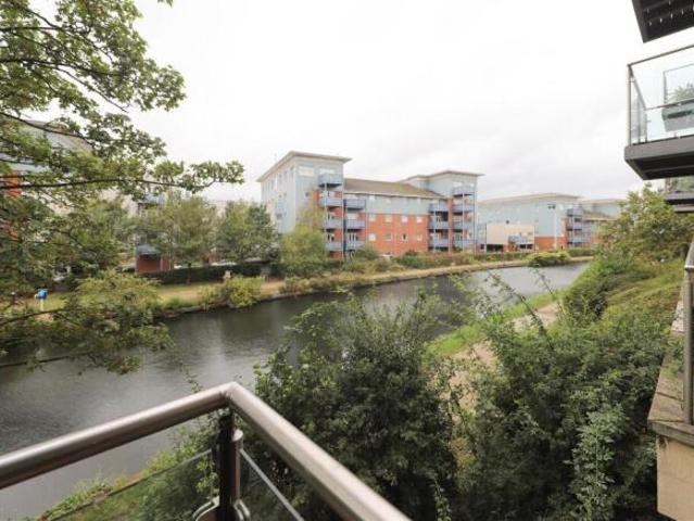 2 bedroom apartment for sale in Trout Road, Yiewsley, West Drayton, UB7