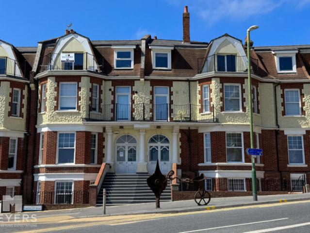 2 bedroom apartment for sale in Undercliff Road, Bournemouth, BH5 1, BH5