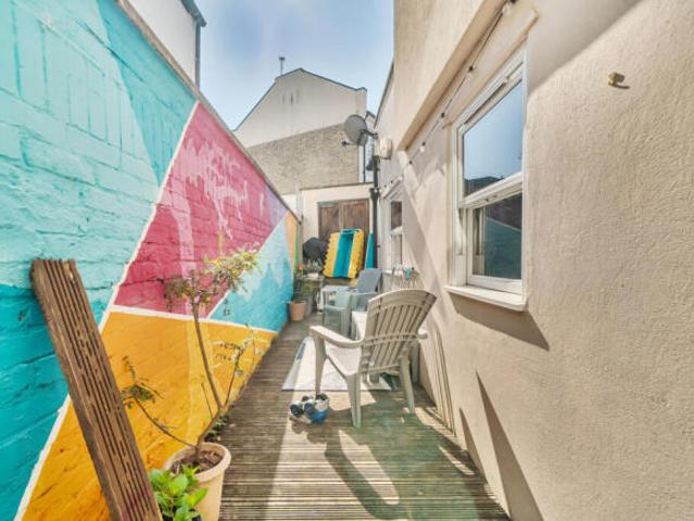 2 bedroom apartment for sale in Underhill Road, London, SE22