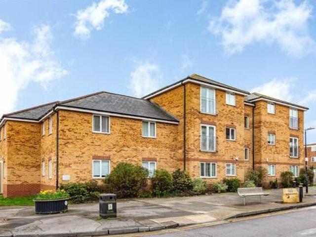 2 Bedroom Apartment For Sale In Upminster