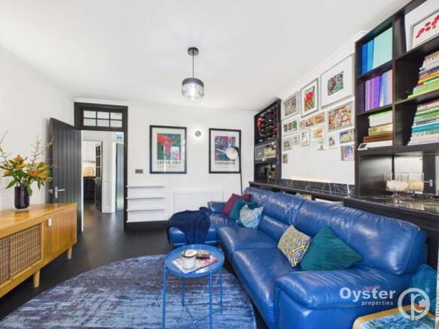 2 bedroom apartment for sale in Upper Park Road, Cedar Court Upper Park Road, N11