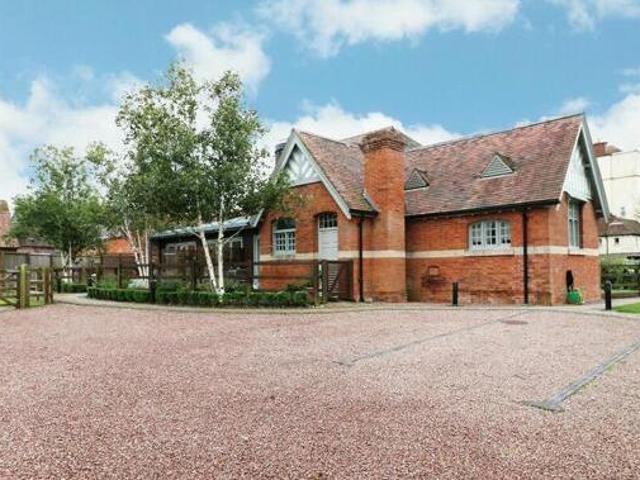 2 Bedroom Apartment For Sale In Upper Skilts Farm, Gorcott Hill