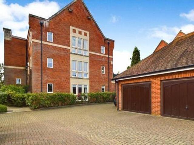 2 Bedroom Apartment For Sale In Upper Woolhampton, Reading