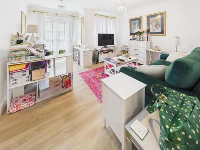 2 bedroom apartment for sale in Upton Park, Slough, Berkshire, SL1