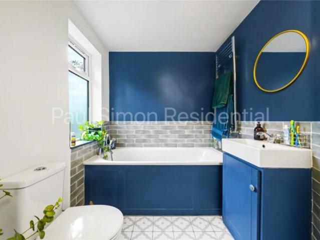 2 bedroom apartment for sale in Vale Terrace, London, N4