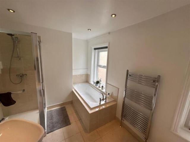 2 bedroom apartment for sale in Valley Drive, Harrogate, HG2