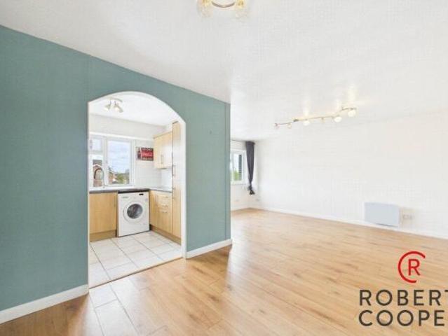 2 bedroom apartment for sale in Victoria Road, Ruislip, HA4