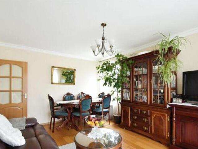 2 Bedroom Apartment For Sale In Wythenshawe Road, Dagenham