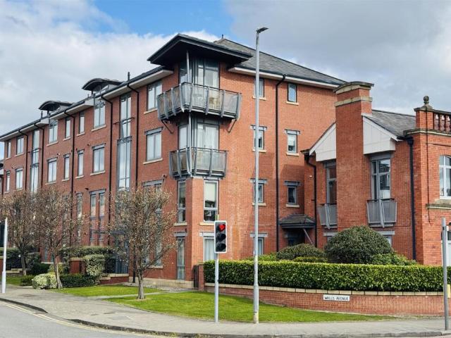 2 bedroom apartment for sale in Walls Avenue, Chester, CH1