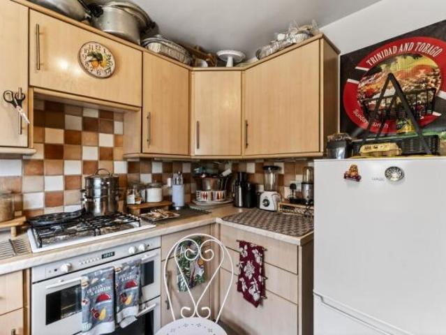2 bedroom maisonette for sale in Wandle Road, Morden, SM4
