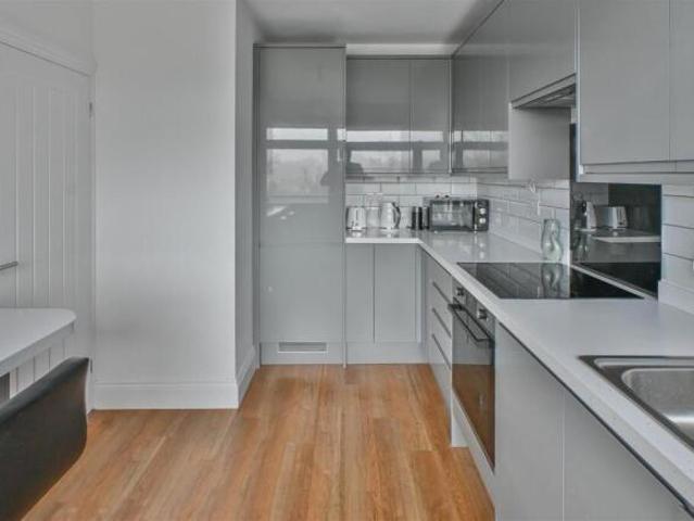 2 bedroom apartment for sale in Warley Mount, Warley, Brentwood, CM14