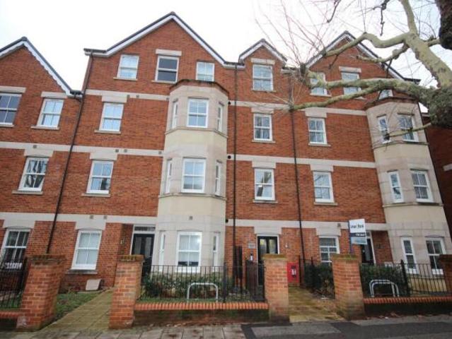 2 bedroom apartment for sale in Warwick Avenue, Bedford, MK40