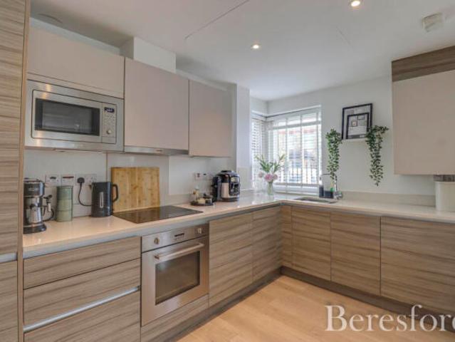 2 bedroom apartment for sale in Waterford House, Highland Avenue, CM15