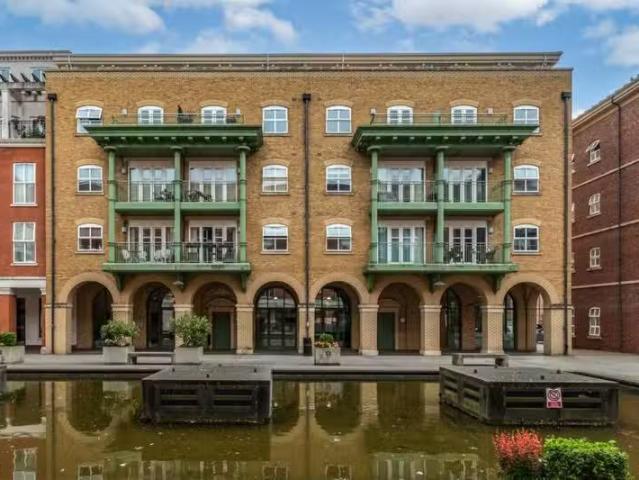 2 bedroom apartment for sale in Waterside, Shirley, Solihull.