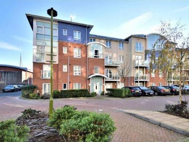 2 Bedroom Apartment For Sale In Watford, Hertfordshire