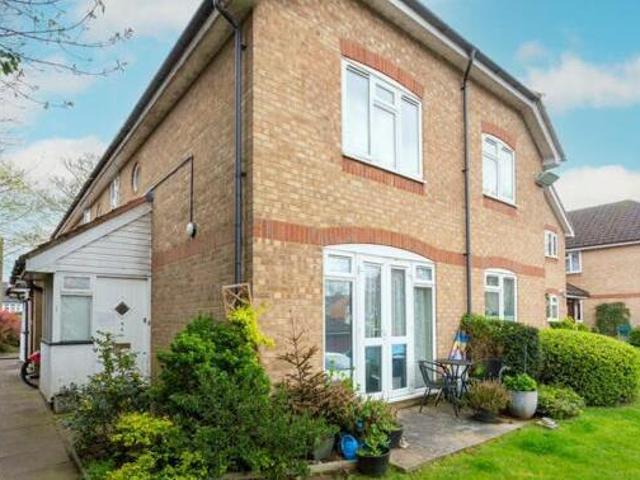 2 Bedroom Apartment For Sale In Watford, Hertfordshire