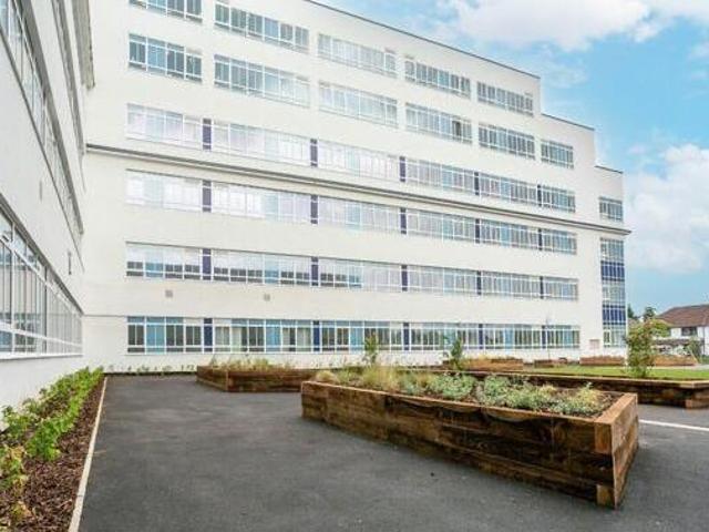 2 Bedroom Apartment For Sale In Watford, Hertfordshire