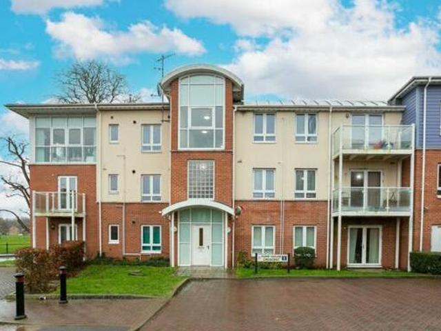 2 Bedroom Apartment For Sale In Watford, Hertfordshire