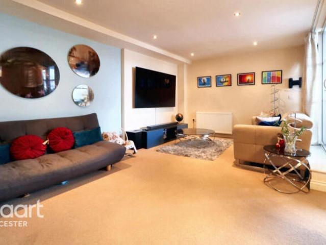 2 bedroom apartment for sale in Watkin Road, Leicester, LE2
