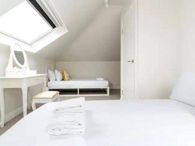 2 bedroom apartment for sale in Wellesley Road, London, W4