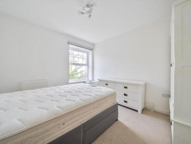 2 bedroom apartment for sale in Wells View Drive, Bromley, BR2