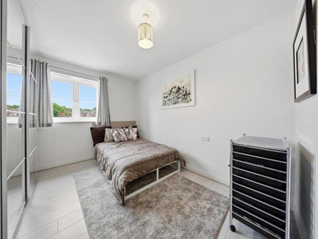 2 bedroom apartment for sale in Wellsfield, Bushey, WD23