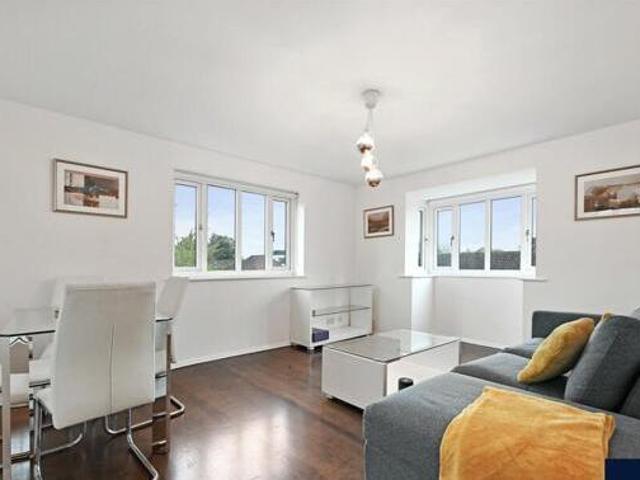 2 Bedroom Apartment For Sale In Wembley, Middlesex