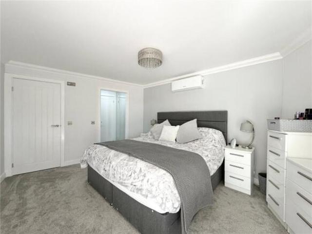 2 bedroom apartment for sale in West Cliff Road, Bournemouth, Dorset, BH2