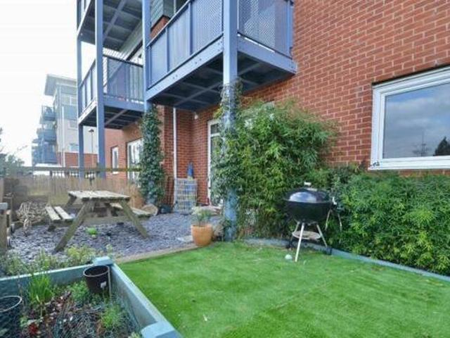 2 Bedroom Apartment For Sale In West Drayton, Middlesex