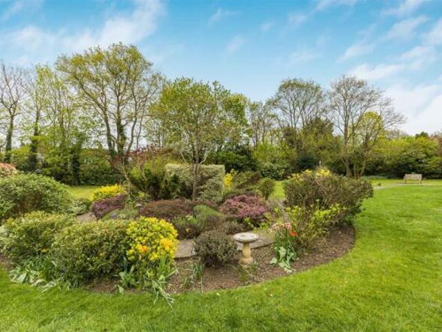 2 bedroom apartment for sale in West Drive, Sonning RG4