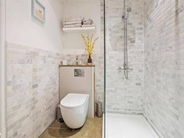 2 bedroom apartment for sale in West Overcliff Drive, Bournemouth, BH4