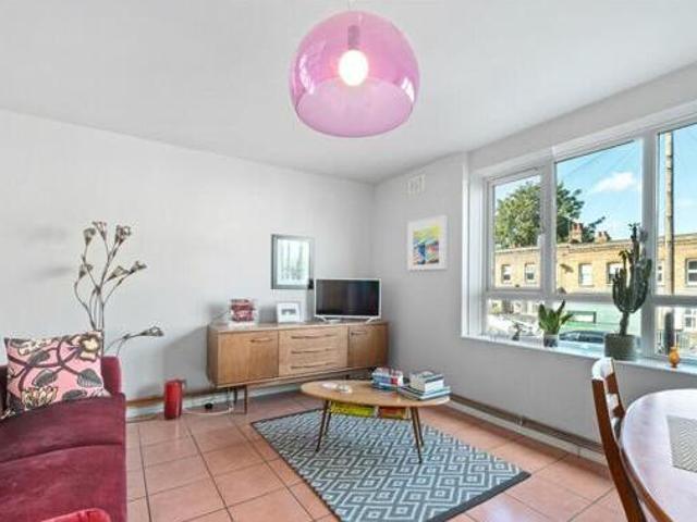 2 Bedroom Apartment For Sale In West Norwood, London