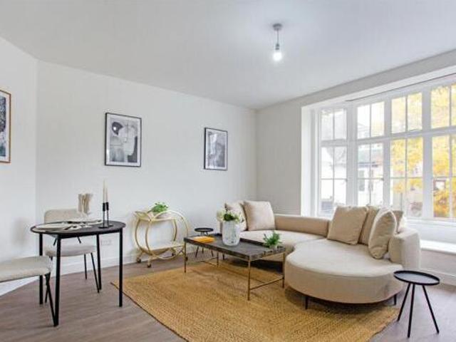 2 Bedroom Apartment For Sale In West Street, Reigate