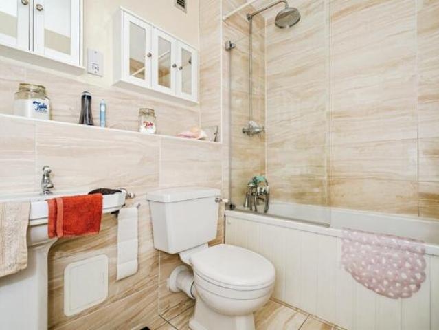 2 bedroom apartment for sale in West Parade, Worthing, BN11