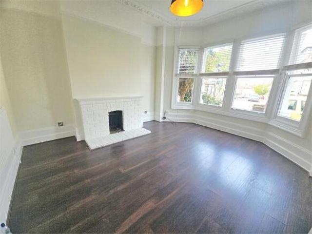 2 bedroom apartment for sale in Westcliff Avenue, Westcliff on sea, SS0