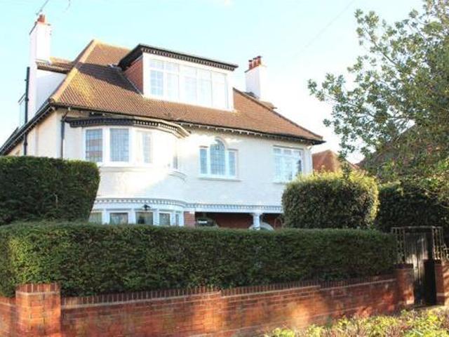 2 Bedroom Apartment For Sale In Westcliff on sea