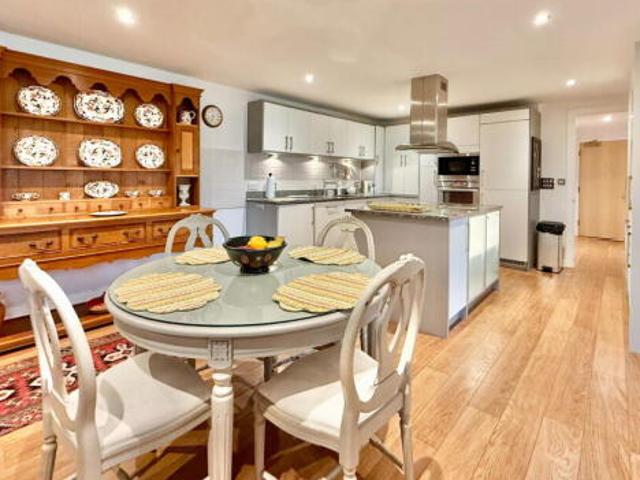 2 bedroom apartment for sale in Wetherby. Riverside, West Wing, Westgate, LS22