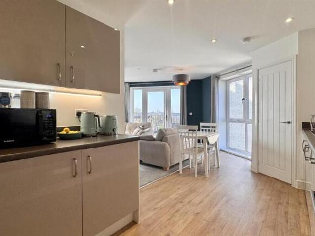 2 bedroom apartment for sale in Wharf Road, City Centre, Chelmsford, CM2