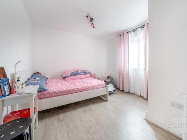 2 bedroom apartment for sale in Wharf Road, Guildford, Surrey, GU1